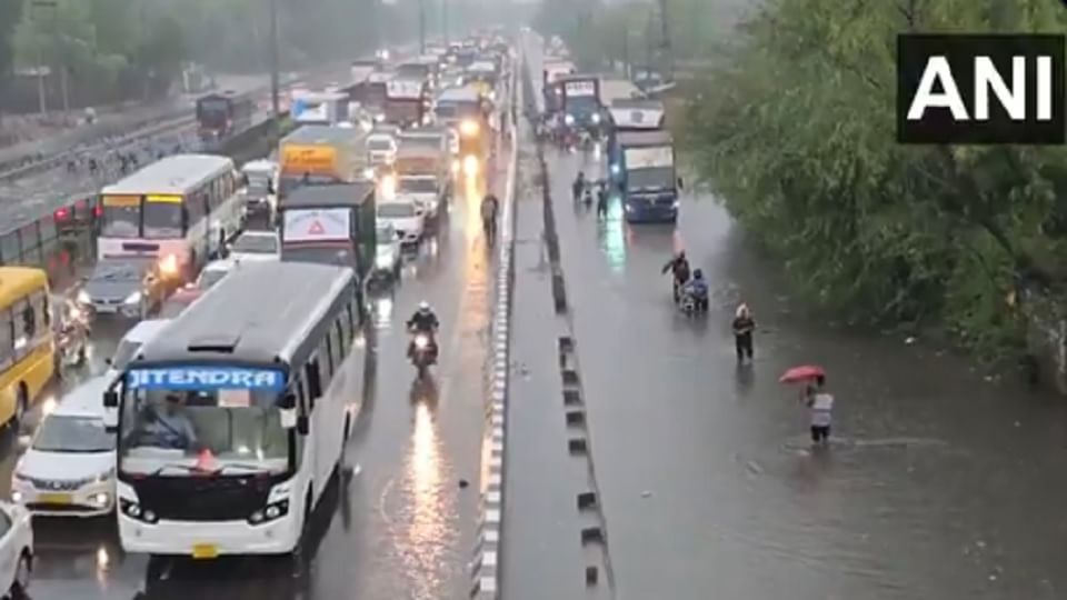 Delhi Ncr Rain Weather Forecast Live Heavy Rain Traffic Jam Water Logging And Imd Alert Noida ...