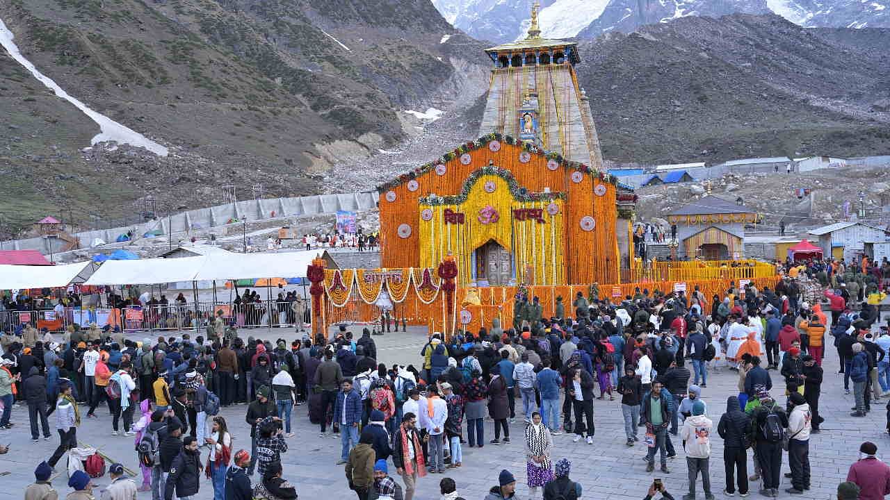 Kedarnath Dham Doors Opened Devotees Crowd Gathered Dham Decorated With ... Kedarnath Dham Doors Opened Devotees Crowd Gathered Dham Decorated With ...