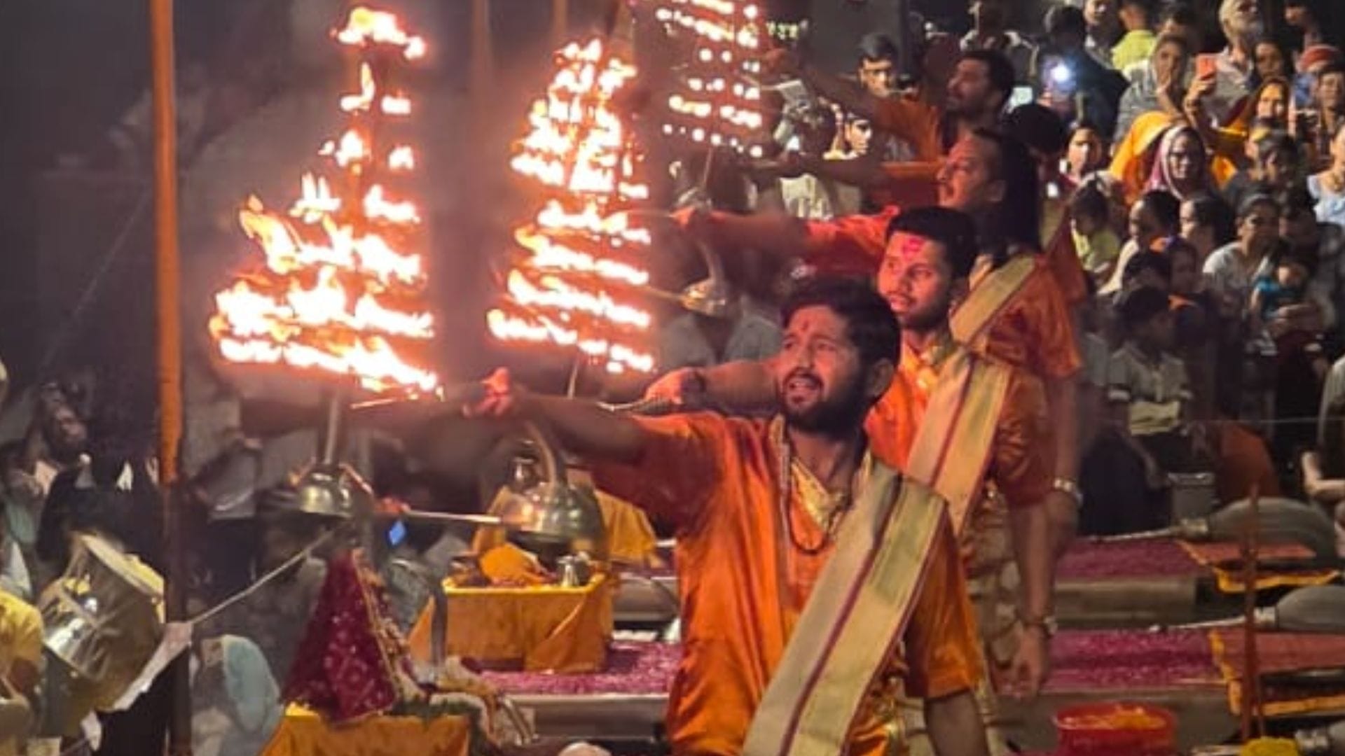 Varanasi News:मौसम के साथ काशी में बदला आरती का समय, जानें- सुबह और शाम ...