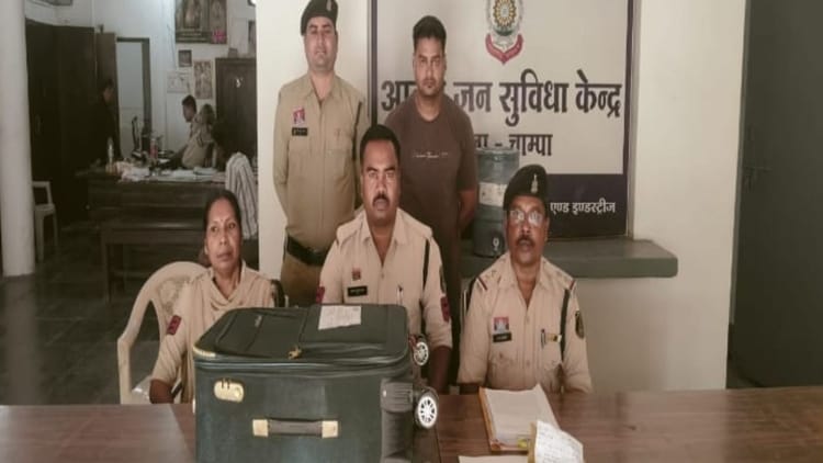 Accused Arrested With 130 Onerex Intoxicating Syrup In Janjgir-champa ...