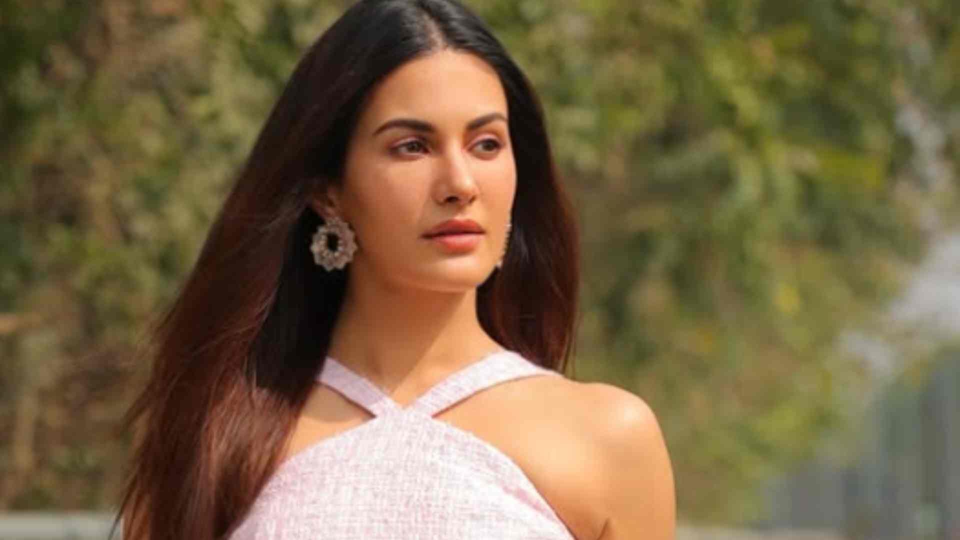 Amyra Dastur Birthday: Know About Actress Career Movies Life Story And ...