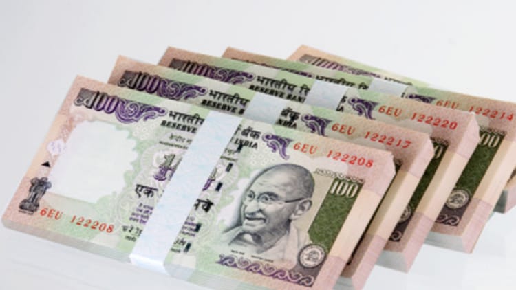 Currency :10 के नोट की गड्डी 1500, जबकि 100 के नोट की गड्डी 1150 रुपये ...