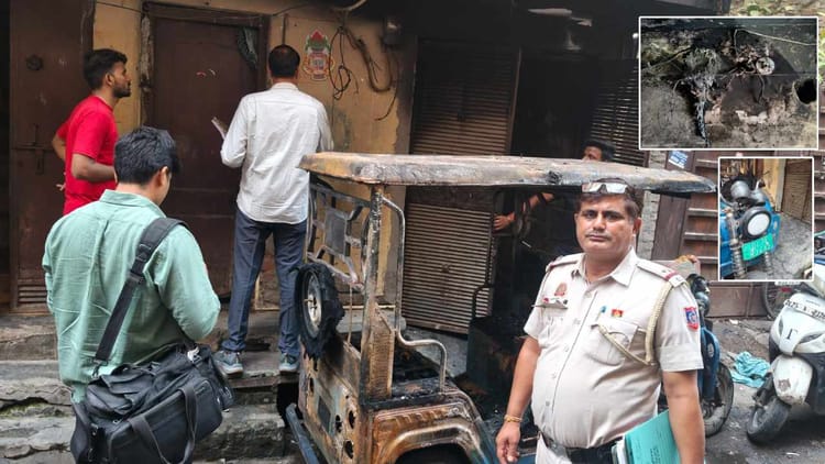 Fire Broke Out In Plot In Thana Farsh Bazaar - Amar Ujala Hindi News Live - Delhi Fire:दिल्ली के ...