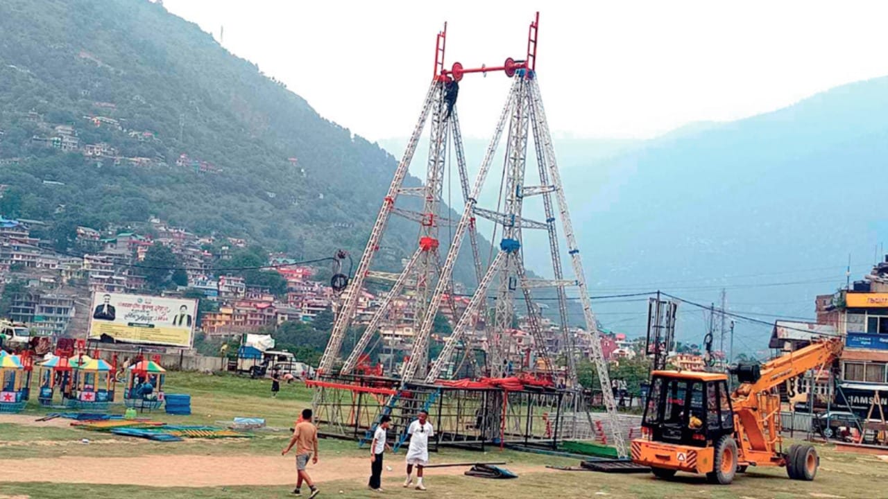 Chunky Pandey Will Play Sp In Kullu And The Set Is Ready For The ...