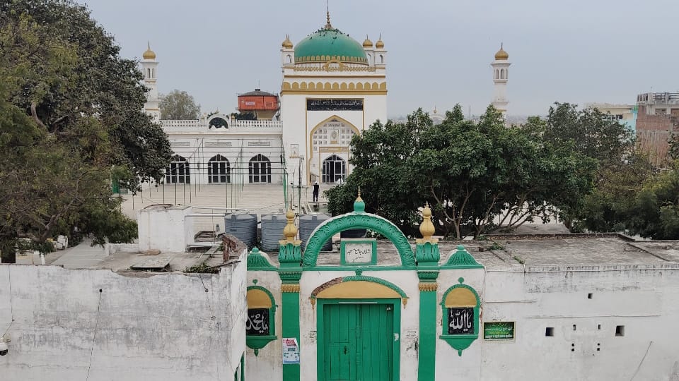 Up:संभल शहर में चौकसी के साथ बढ़ी जामा मस्जिद की निगरानी, मस्जिद को ...