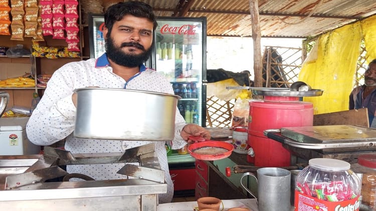 Up:चाय की दुकान से प्रतिमाह एक लाख की कमाई...एमकॉम पास युवक का बिजनेस ...
