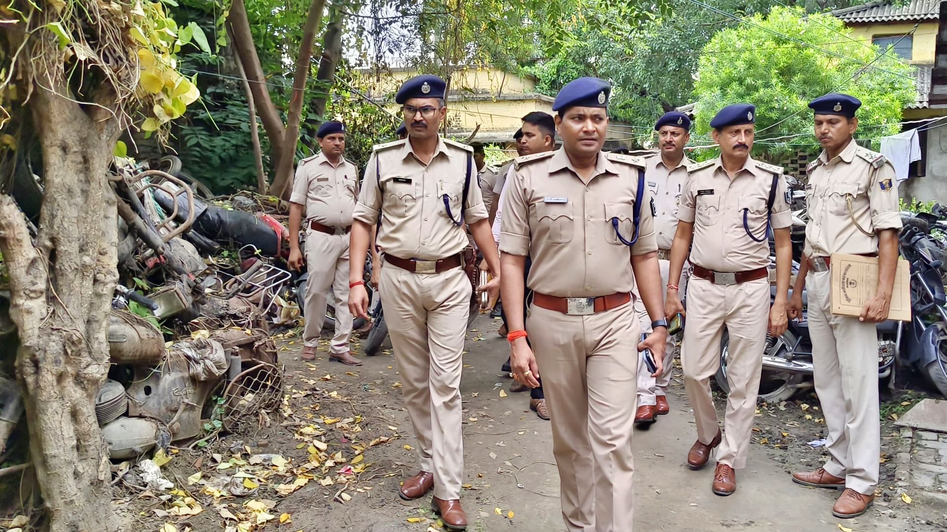 Saran: Salary Of 22 Police Station In-charges Stopped For Negligence In ...