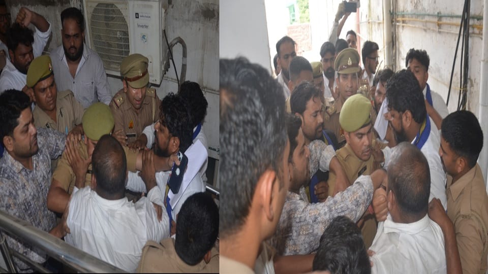 Up:फर्श पर बाबा साहब और महात्मा बुद्ध की तस्वीरें...आरोपी को शांति भंग ...