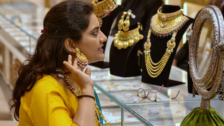 Gold Silver Price:आज 10 ग्राम सोने का भाव 2600 रुपये बढ़कर 126600 रुपये ...