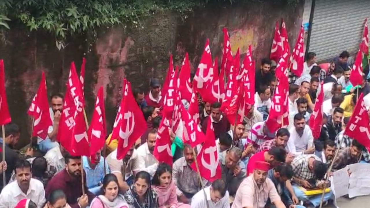 Himachal:108 और 102 एंबुलेंस कर्मचारी हड़ताल पर, मांगों को लेकर जिलों ...