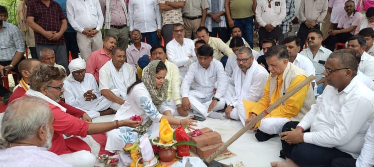 Satish Mahana Laid Foundation Stone Of Shubham Dwivedi Smriti Dwar Cost ...
