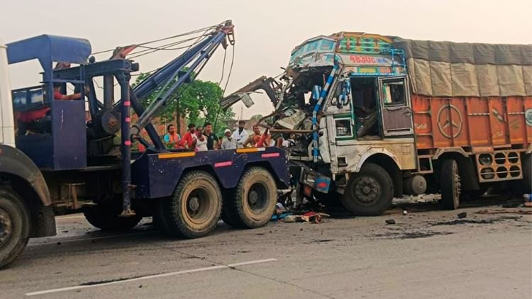 Road Accident In Varanasi Driver Kept Writhing In Pain Died Another ...
