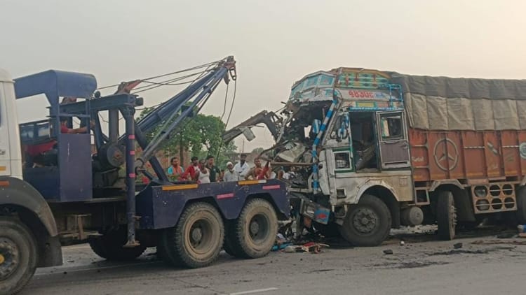 Varanasi News:मिर्जामुराद हादसा; ट्रेलर और ट्रक में भिडंत, चालक की मौत ...