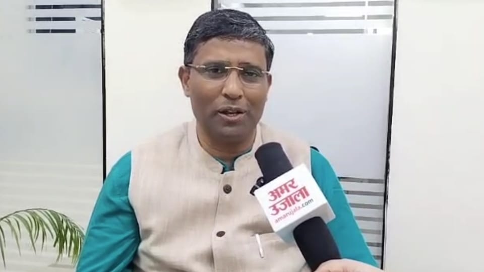 Trending Song:युवाओं को खींच रहा प्रीतम का गढ़वाली कैमरा...48 साल ...