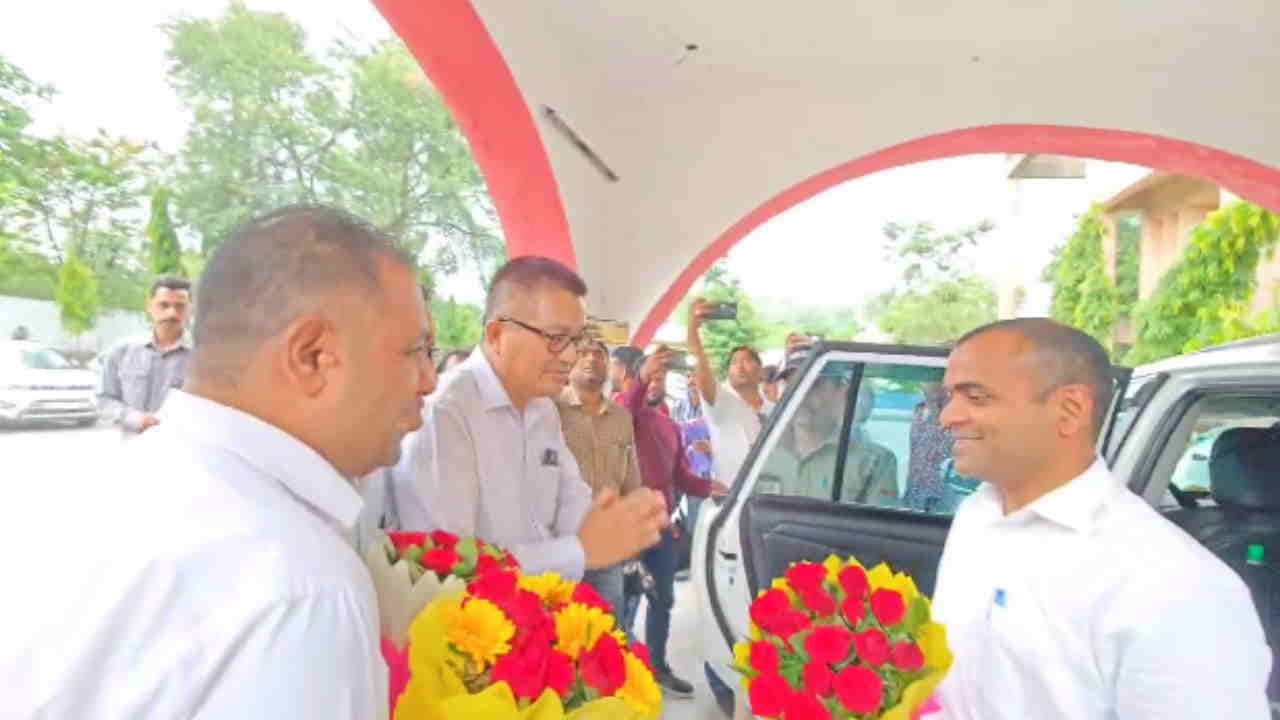 Haridwar:जमीन घोटाला; जिलाधिकारी कर्मेंद्र सिंह के निलंबन के बाद Ias ...