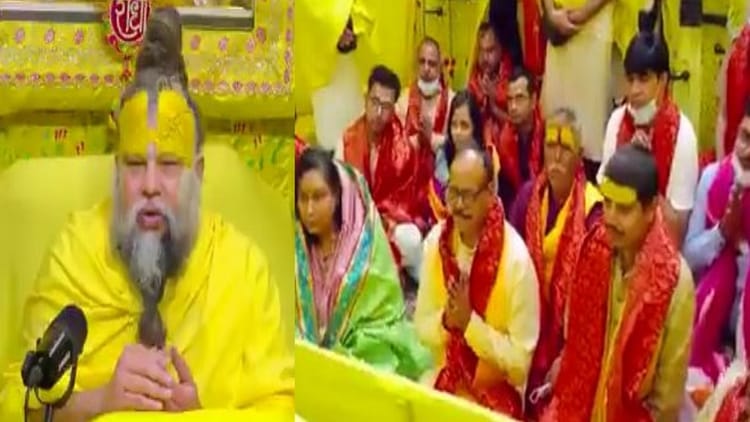Up Deputy Cm Brajesh Pathak Met Saint Premananda In Vrindavan - Amar ...