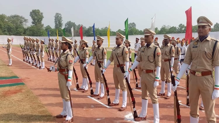 मुरादाबाद में पासिंग आउट परेड:यूपी पुलिस को मिले 34 डिप्टी एसपी, डीजी ...