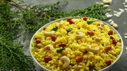 Poha Recipe:घर पर बनाएं खिला-खिला पोहा, ये ट्रिक अपनाई तो कभी नहीं ...