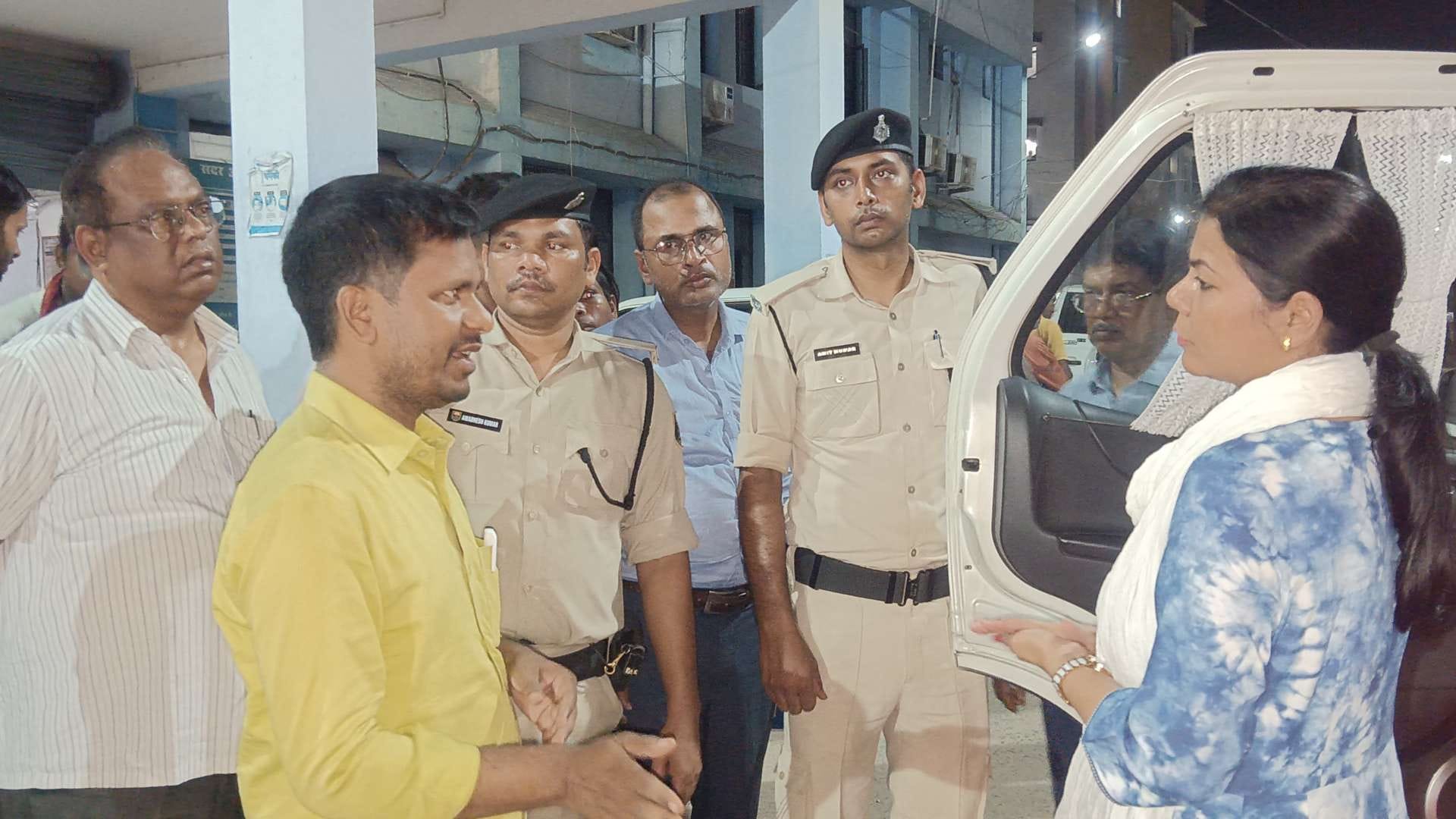 Bihar News:वैशाली डीएम का सदर अस्पताल में औचक निरीक्षण, सेवाओं में ...