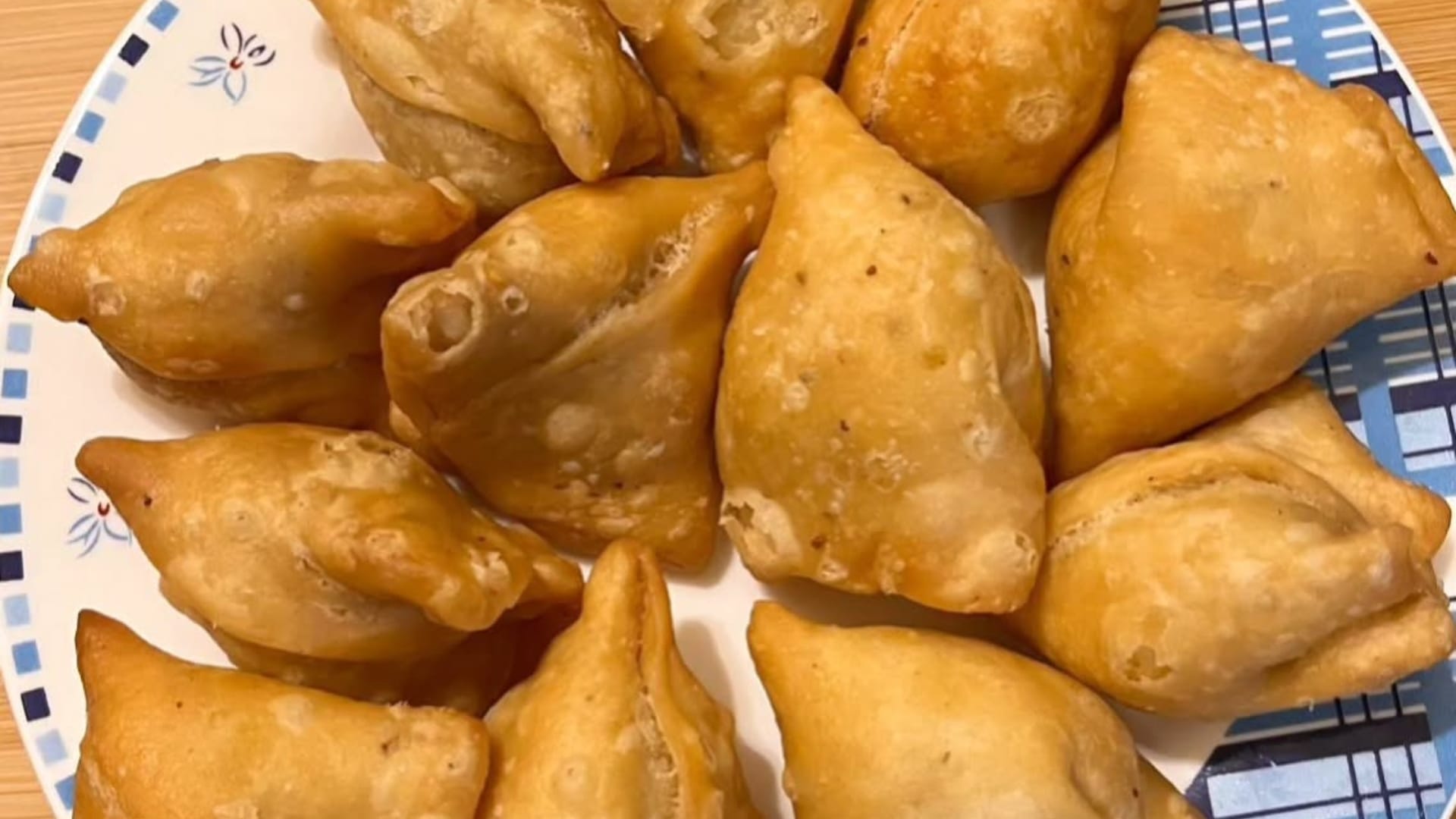 How To Make Dal Samosa At Home Recipe Homemade Long Lasting Dish Daal ...