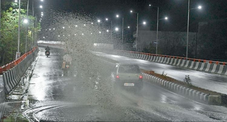 Heavy Rain Flood Alert Issued In Uttarakhand 33 Roads Closed Due To Debris After Rain In State ...
