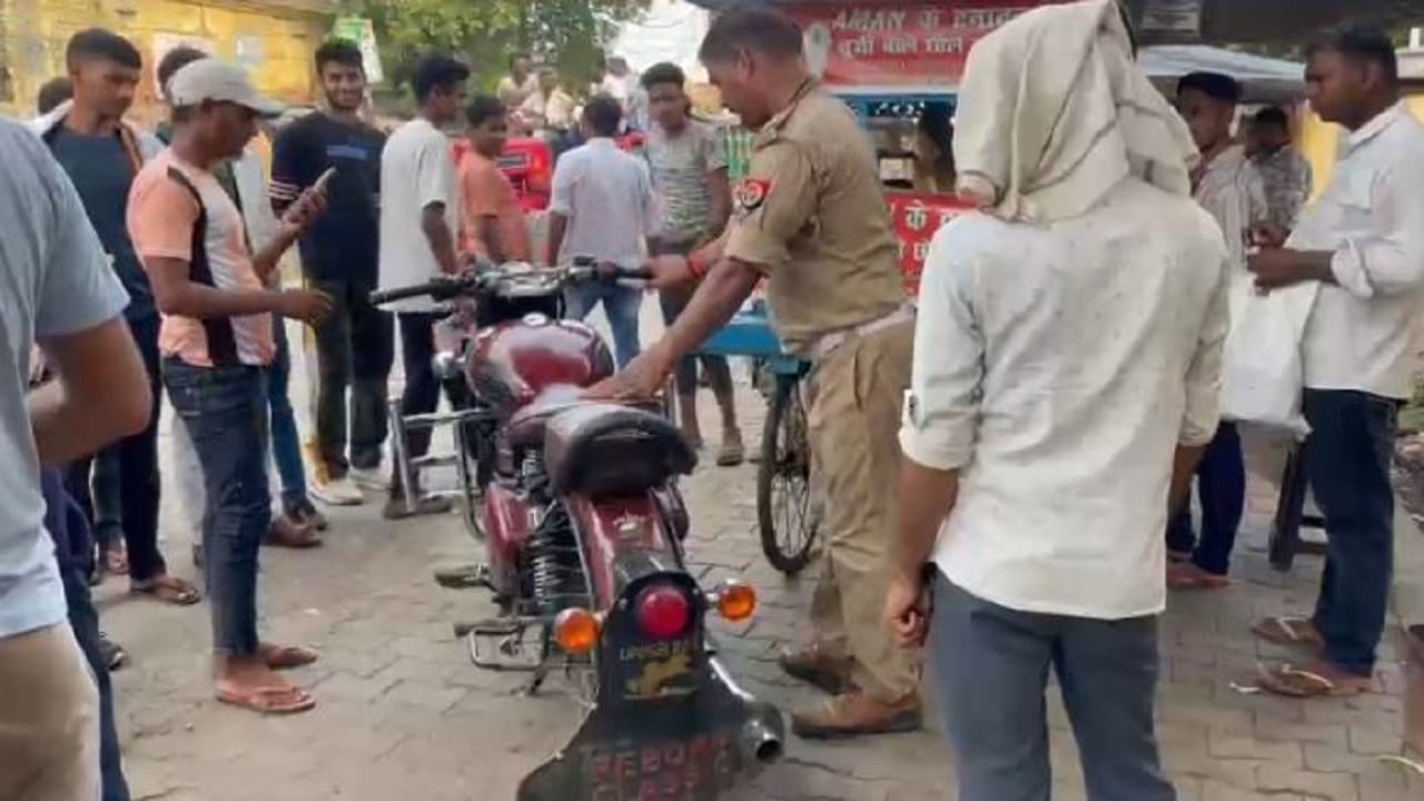 Budaun News:पटाखा जैसी आवाज बुलेट सवार को पड़ी महंगी, ट्रैफिक पुलिस ने ...