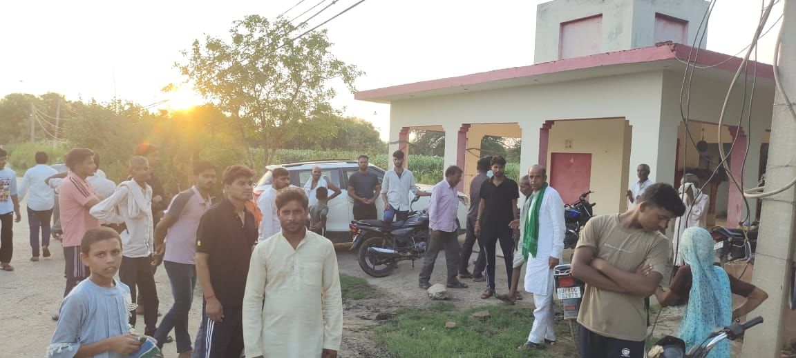 Agra Uproar: Angry Villagers Pelted Stones On Electricity Team And ...