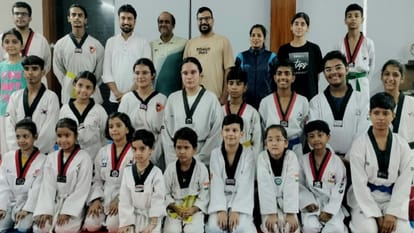 Meerut Sports News: Rishabh Cricket Academy Blue And Iti Reached The ...