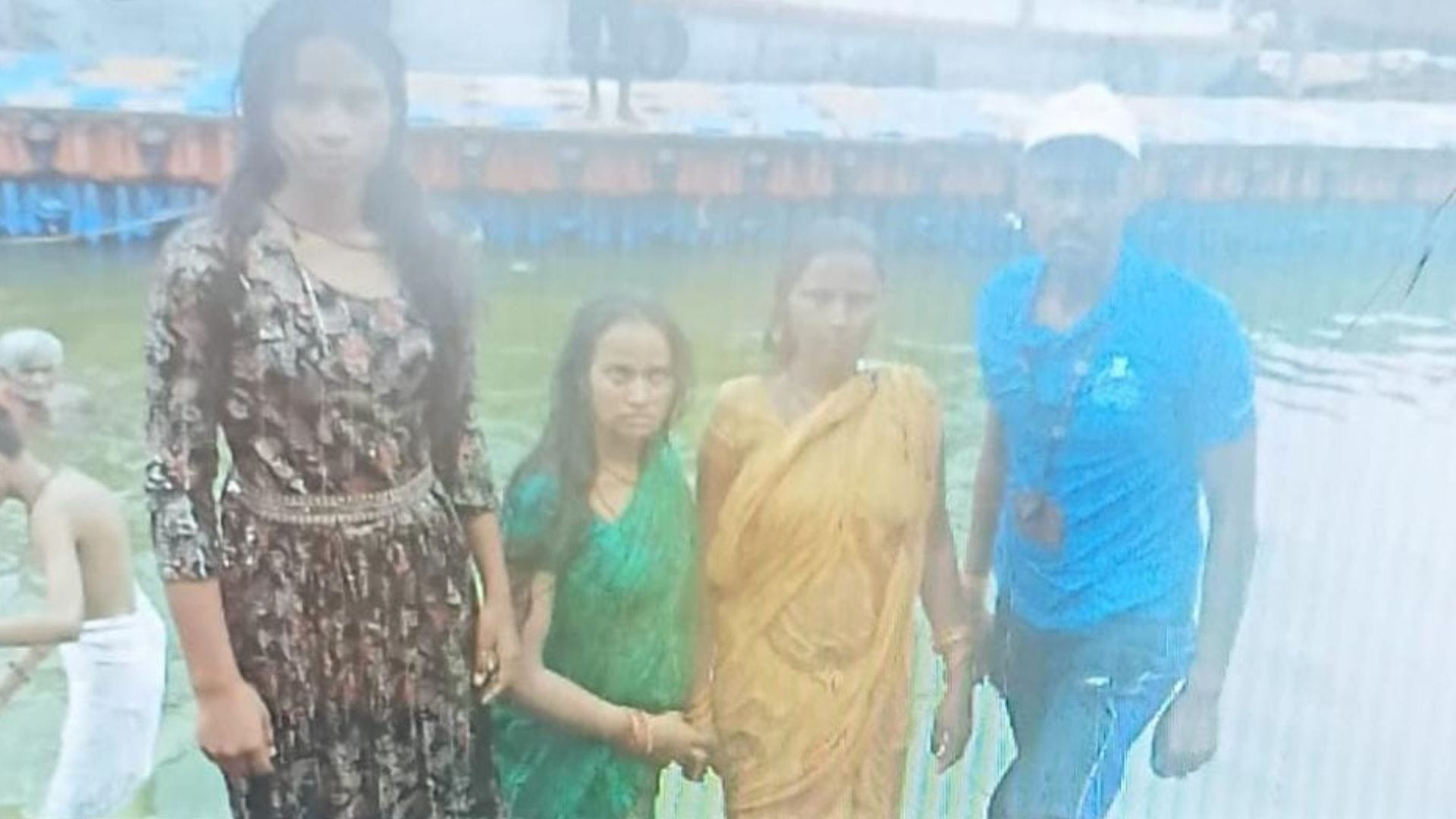 Water Police Rescued Two People Drowning In Ganga At Ahilyabai Ghat In ...