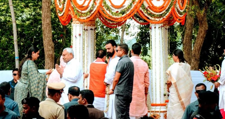 Bihar News: Cm Nitish Kumar And Deputy Cm Pay Tribute To Digvijay Singh On 15th Death ...