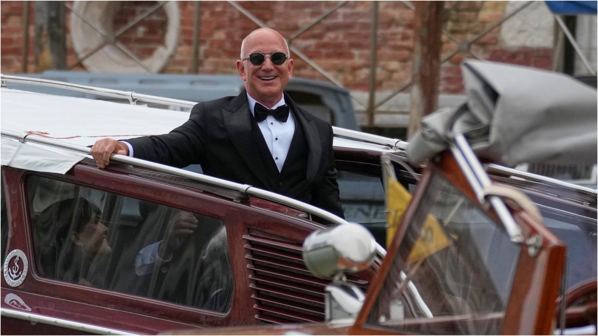 Jeff Bezos Wedding: Spends 450 Crore On Royal Feast For 250 Guests With Lauren Sanchez - Amar ...