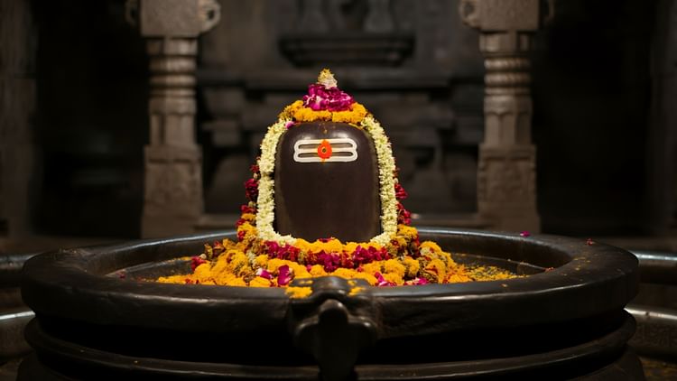 Somwar Ke Upay For Happy Married Life And Love Marriage Know Shiv Chalisa Benefits In Hindi ...