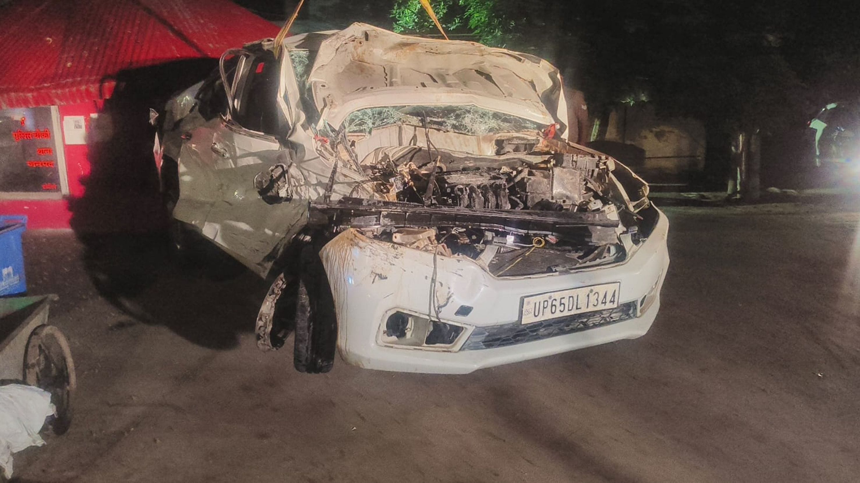 Ayodhya:फुटपाथ से टकराकर पलट गई 160 किलोमीटर प्रतिघंटा की रफ्तार से ...