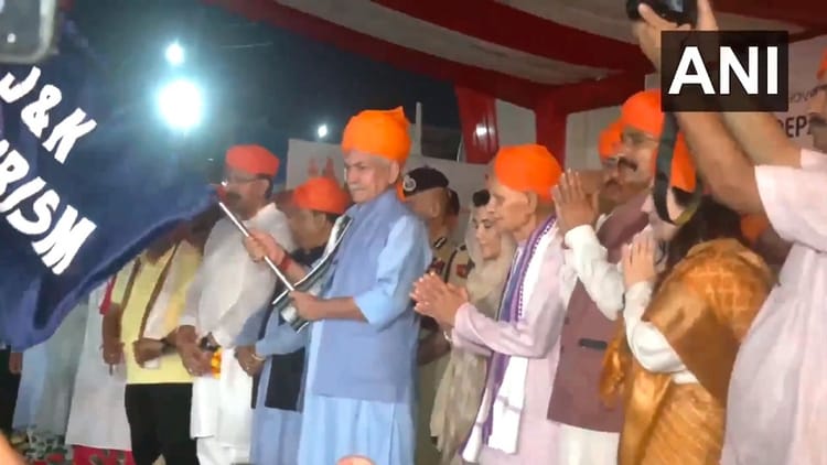 Amarnath Yatra:अमरनाथ यात्रा के लिए एलजी ने झंडी दिखाकर किया पहला जत्था ...