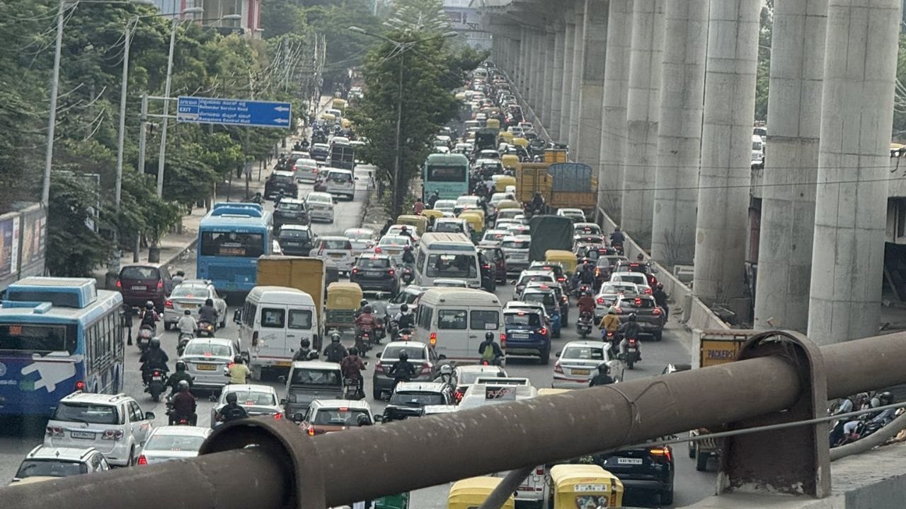 Traffic Jam:हर दिन की एक जानी-पहचानी परेशानी, 2025 में ट्रैफिक जाम से ...