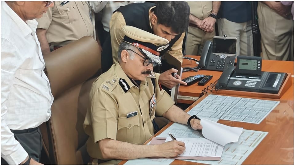 Rajeev Sharma Takes Charge As New Dgp Of Rajasthan - Amar Ujala Hindi ...