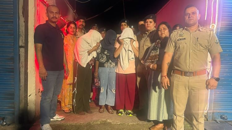 Himachal Prostitution Was Going On In A Private Hotel In Kangra Police Rescued Two Girls - Amar ...