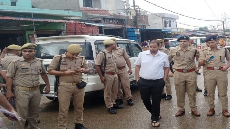 Up:हाईटेंशन लाइन से टकराया 24 फीट ऊंचा ताजिया, एक की मौत, तीन युवक ...