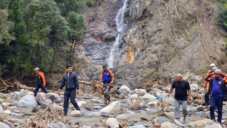 Mandi Cloudburst:थुनाग के झुगांध और ढनियार में नौ दिन बाद पहुंची ...