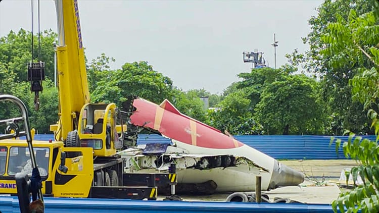 Air India Crash:एअर इंडिया विमान हादसे से जुड़ी याचिका पर सुनवाई करेगा ...