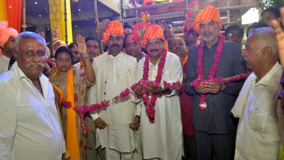 Sawan 1st Somwar 2025:भगवान शिव के जलाभिषेक को उमड़े भक्त, राजेश्वर ...
