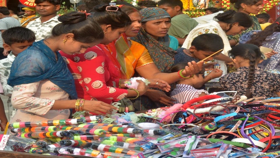 Sawan 1st Somwar 2025:भगवान शिव के जलाभिषेक को उमड़े भक्त, राजेश्वर ...