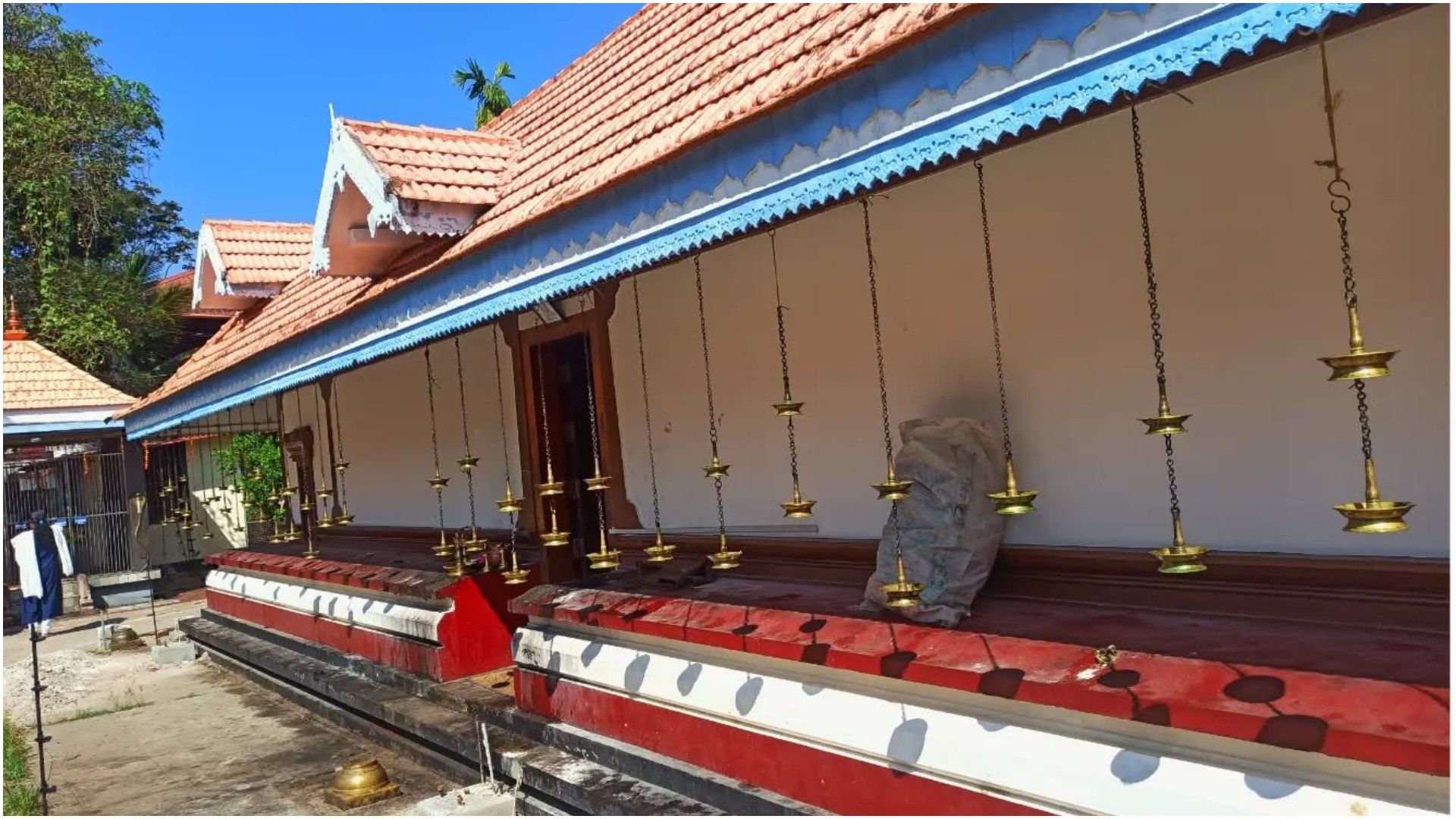 Temples In India That Offer Unique Prasad Like Fish, Biryani And Momos ...