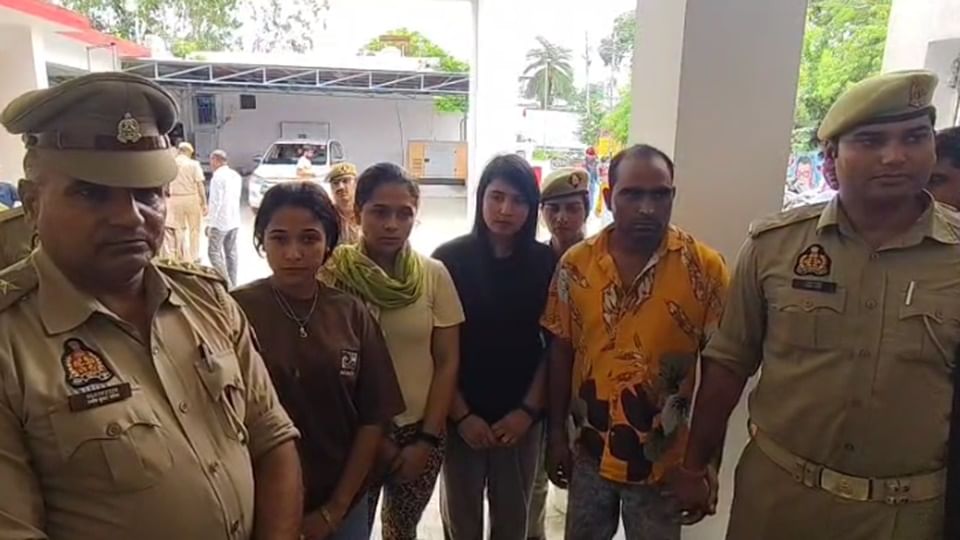 Up:अश्लील इशारे और गंदी गालियां, फूहड़ कंटेंट... चार लाख फालोवर्स, 25 ...