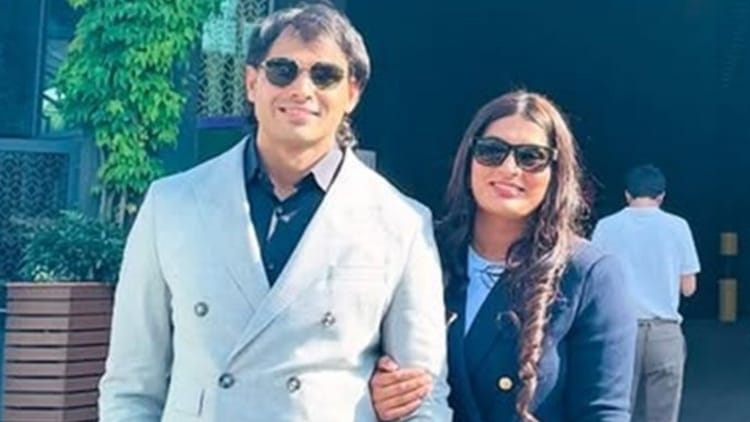 Neeraj Chopra Watch Wimbledon With His Wife Himani Photos - Amar Ujala ...