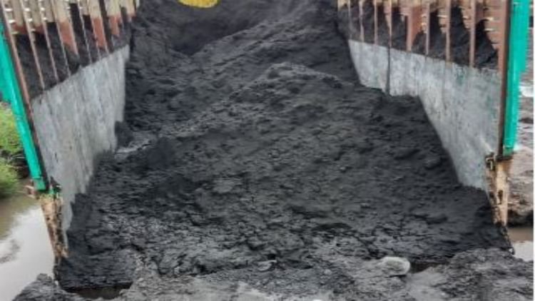 Rajasthan:सिरोही में नकली कोयला मिलाकर फैक्ट्रियों को लगा रहे थे चूना ...