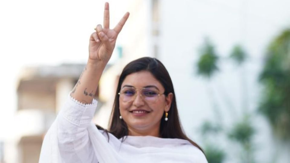 Punjab Politics News: Aap Mla Anmol Gagan Mann Resigns, Upset Over ...