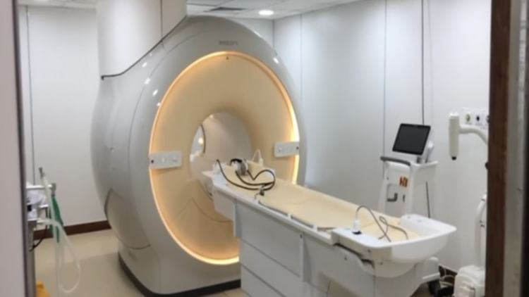 Us Mri Machine Death:पत्नी की जांच कराने हार पहन कर गए 61 वर्षीय शख्स ...