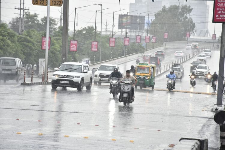 Mp Weather:मध्य प्रदेश में फिर शुरू हुआ बारिश का दौर, 10 जिलों में गिरा ...