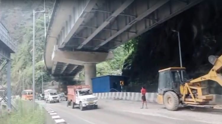 Mandi:37 घंटों बाद यातायात के लिए बहाल हुआ चंडीगढ़-मनाली नेशनल हाईवे ...